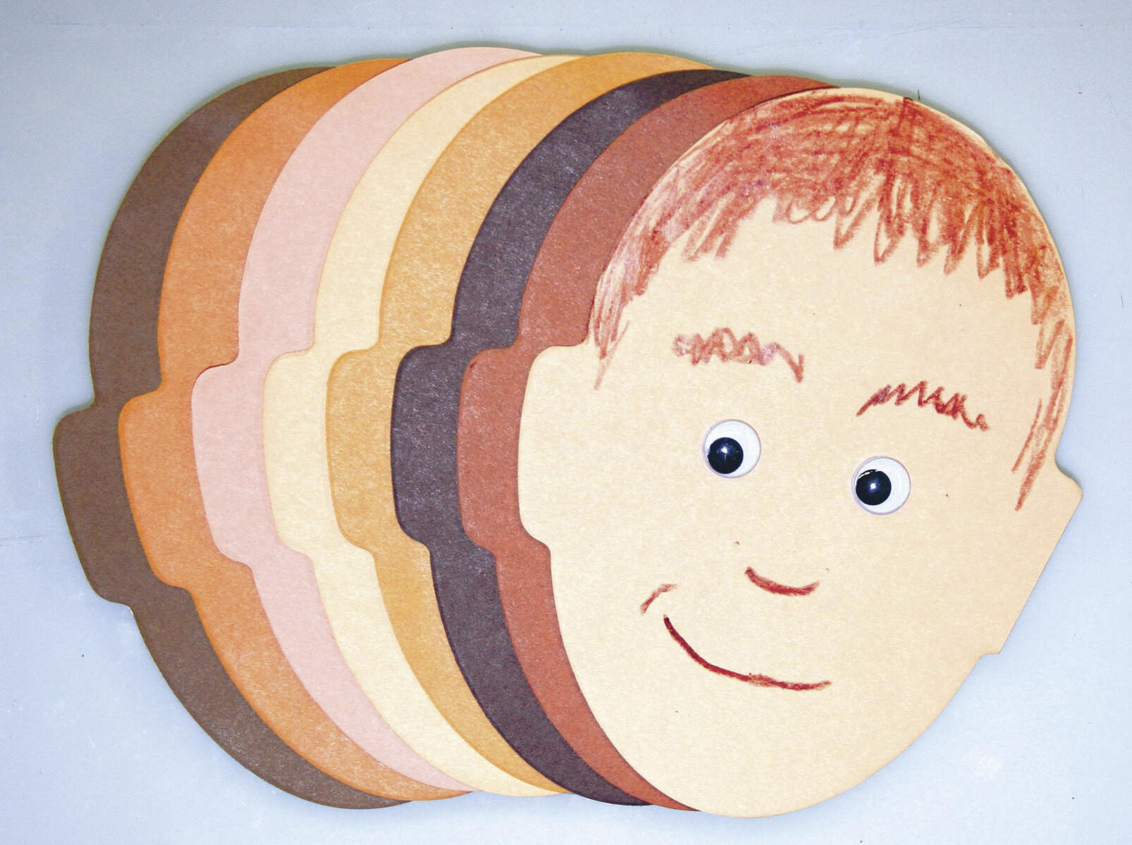 Ansikten med olika hudtoner - Lekolar